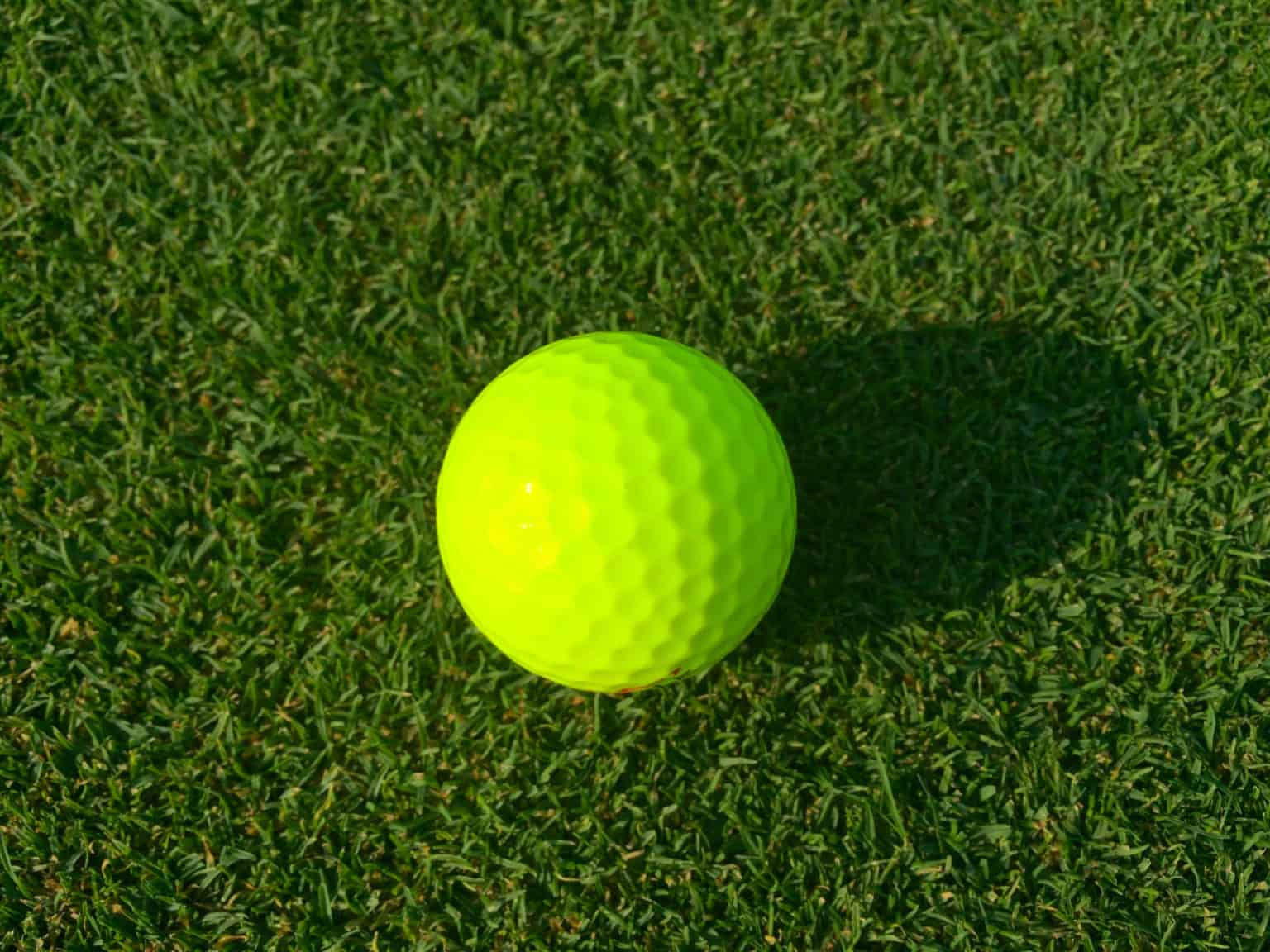 Golf Ball Size: (Everything To Know) Diameter, Width, Volume