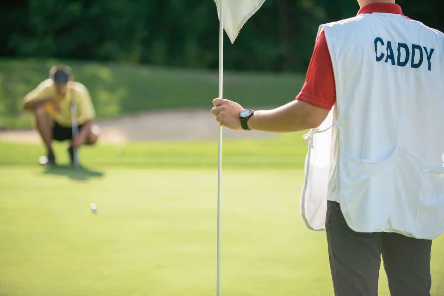 How Much Do Caddies Make At Country Clubs? (Updated Salary)