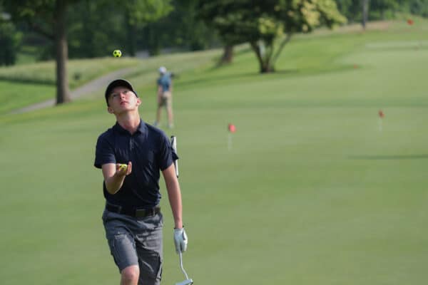 Should I Have A Short Or Long Thumb In My Golf Grip? (Breakdown)